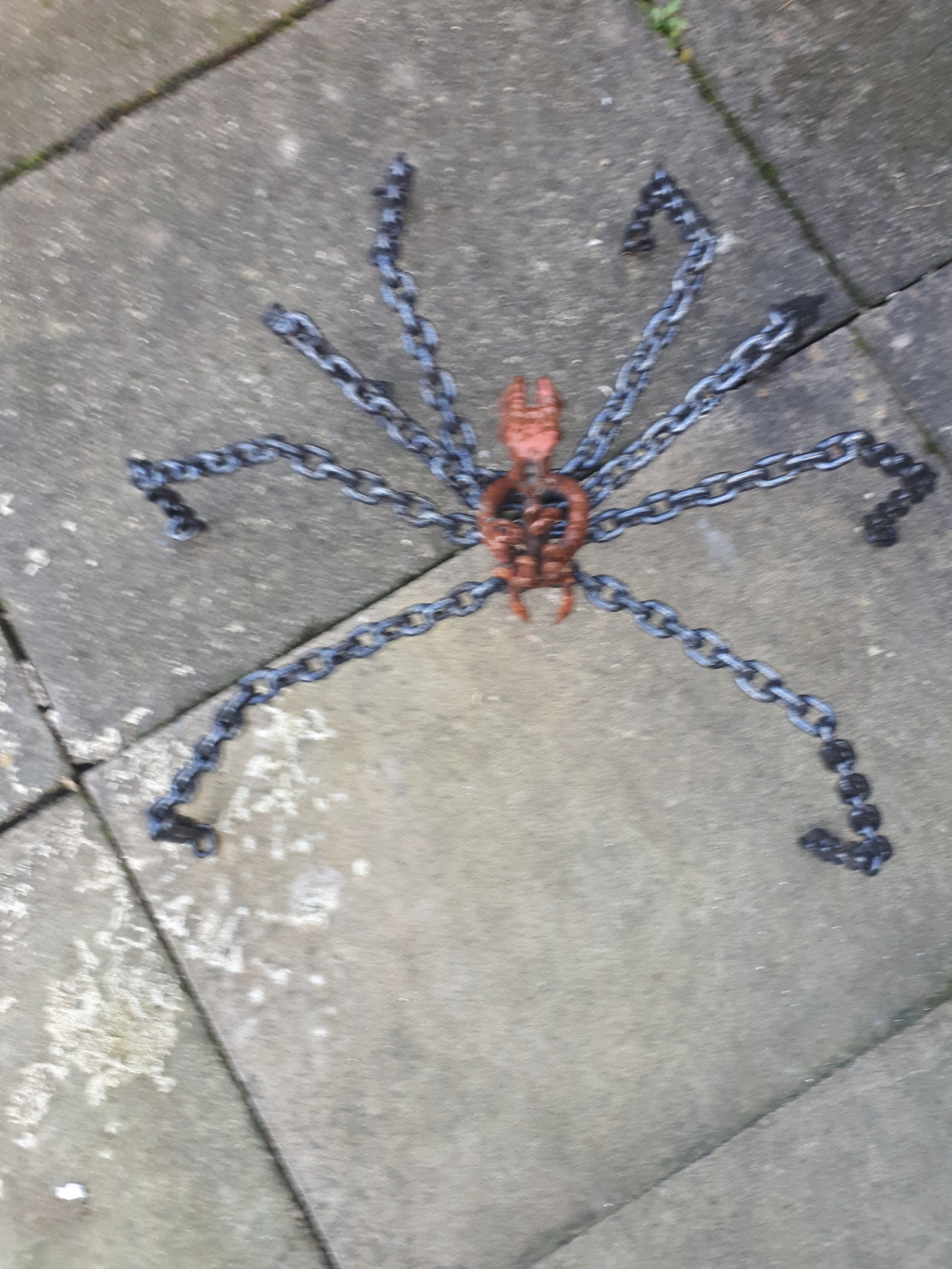 Large Welded Clutch Chain Spider Sculpture - Etsy UK