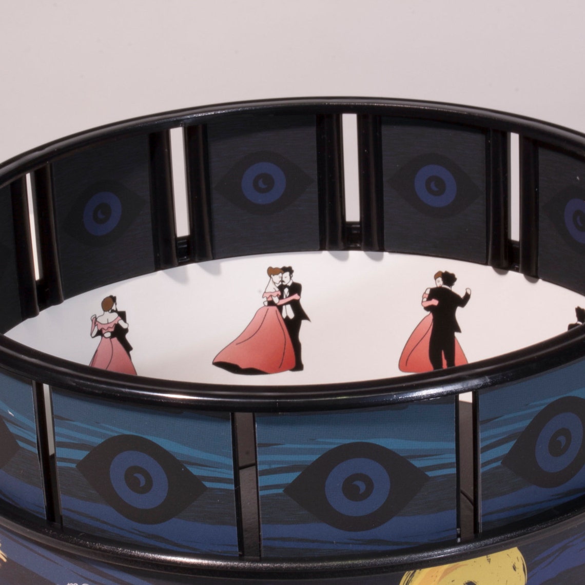 ZOOTROPO. El origen del Gif animado. Un juguete antiguo, objeto de ...