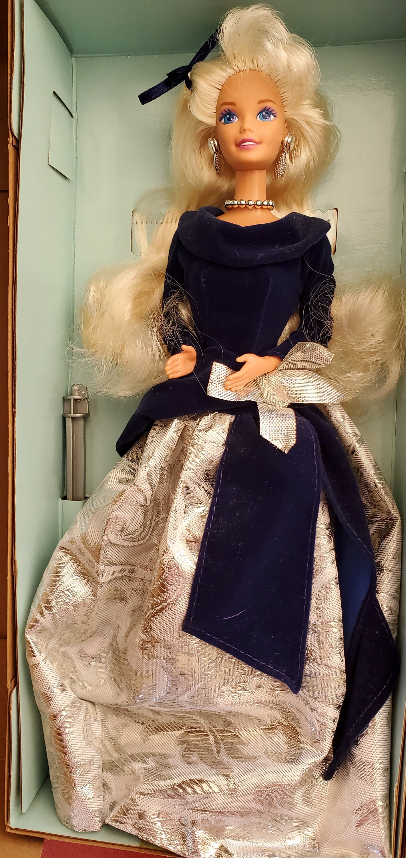 Avon Winter Velvet Barbie 1995, New, Not Used, Still in Box - Etsy