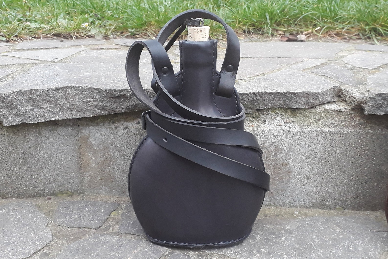 720 Ml Medieval Leather Bottle 3 Colors Historical Leather | Etsy