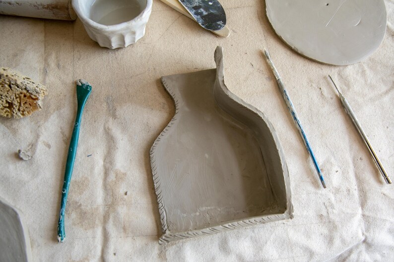 Vaso curvo di Slab Pottery: tutorial e modelli dall'inizio alla fine ...