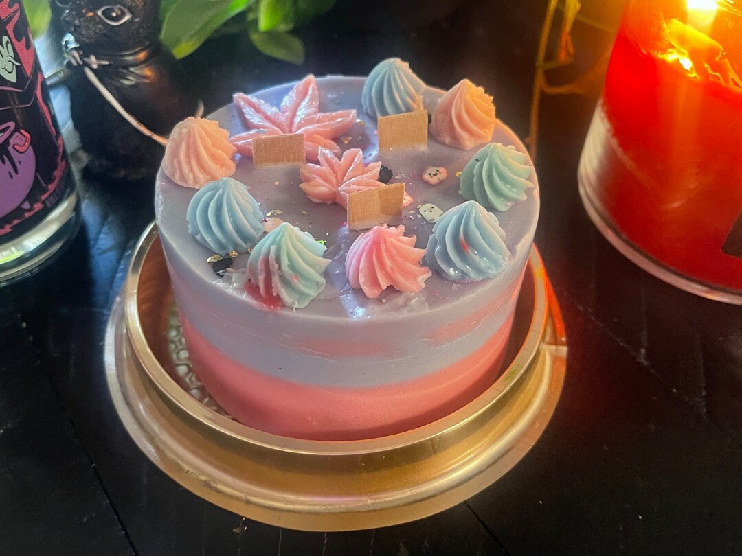 Marijuana Leaf Candle, Stoner Decor, Weed Party Theme, Birthday Candles ...