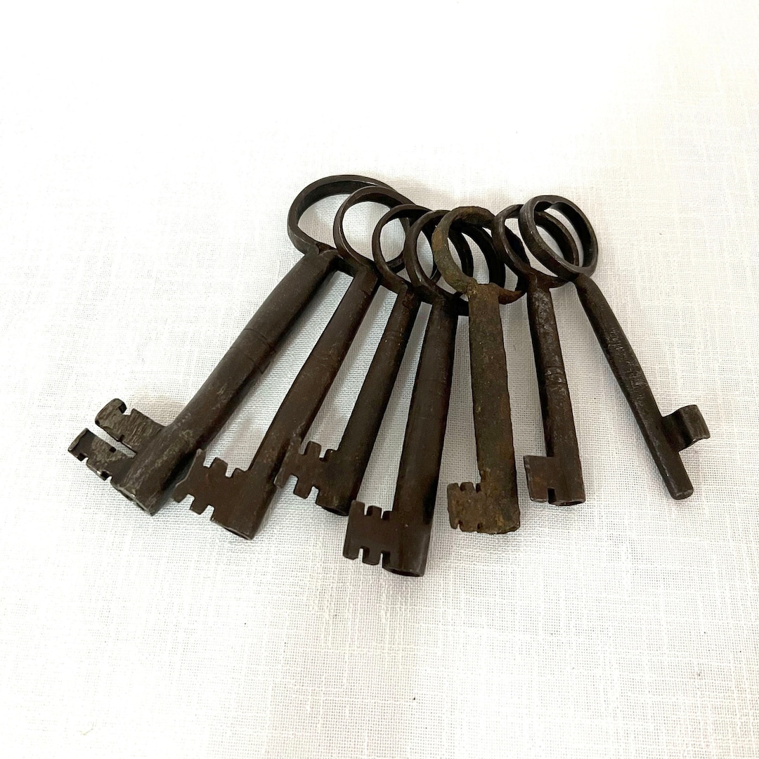 Rusty Skeleton Key Set of 7, Vintage Decorative Keys, Rustic Home Decor ...