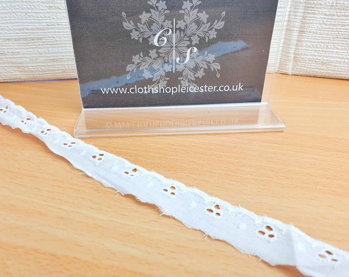 Red Gingham Check White Scalloped Embroidered Edge Lace Trim 100% ...