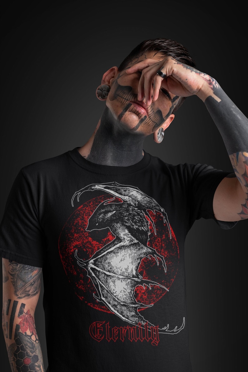Bat & Moon T-shirt: Witchy Occult Tee, Dark Clothing, Autumn Outfit - Etsy