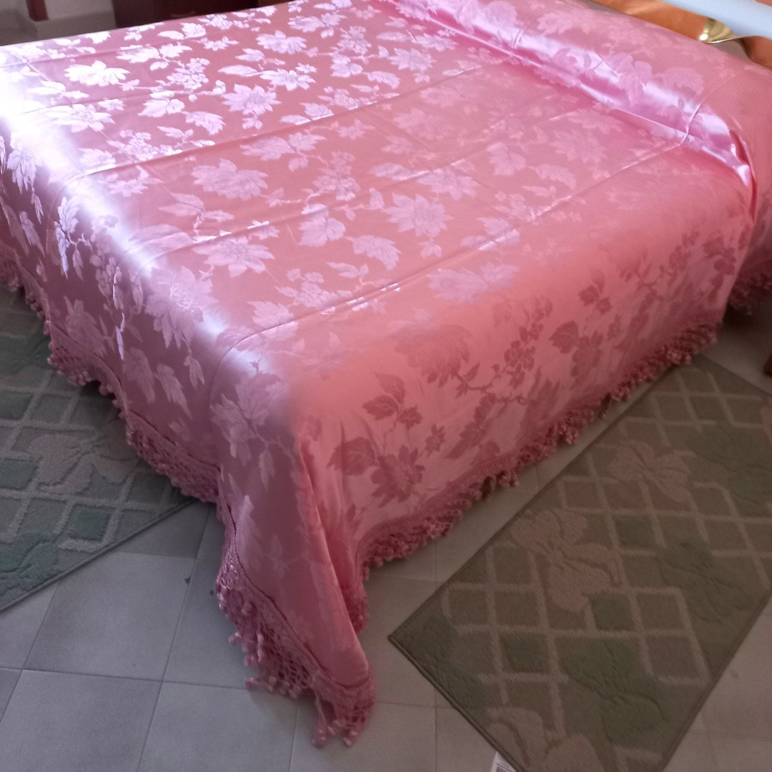 Brand New Precious Damask Bed Cover Decorated Baroque Style Pink Color ...