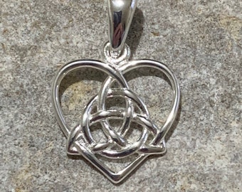 Trinity Knot Heart Pendant - Etsy