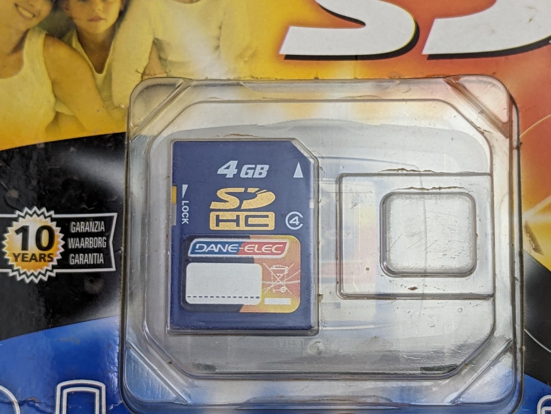 Vintage Dane-elec 4GB SDHC Card Memory Card in Original Plastic Blister ...