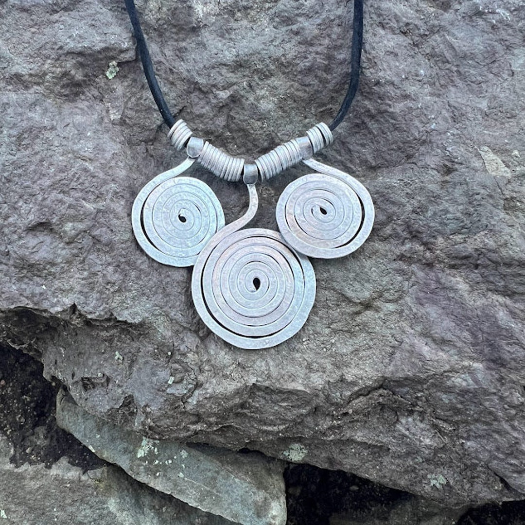 Triple Swirl Harmony Necklace - Etsy