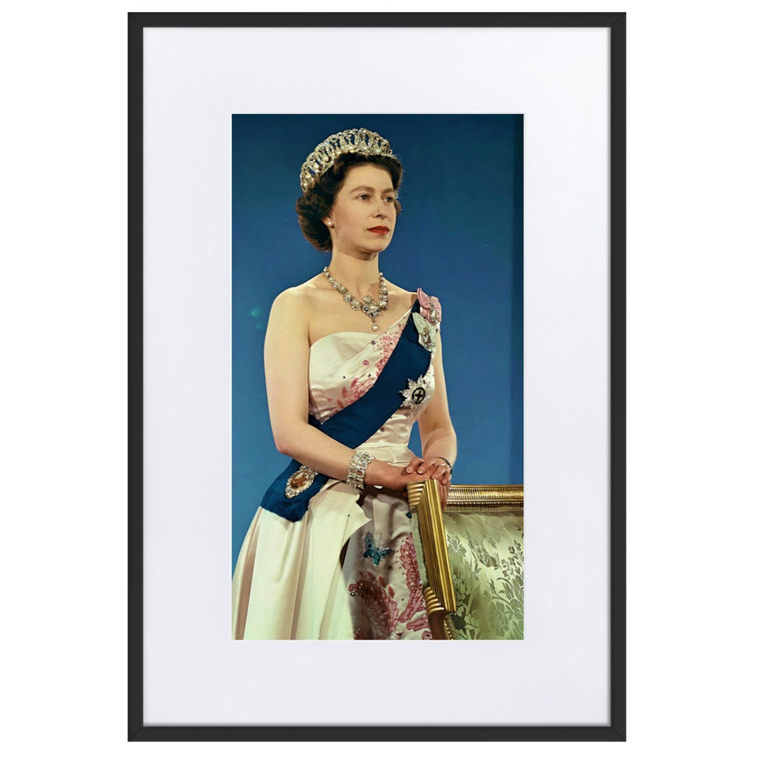 Queen Elizabeth II Official Portrait 1959 Framed Print With Mat - Etsy
