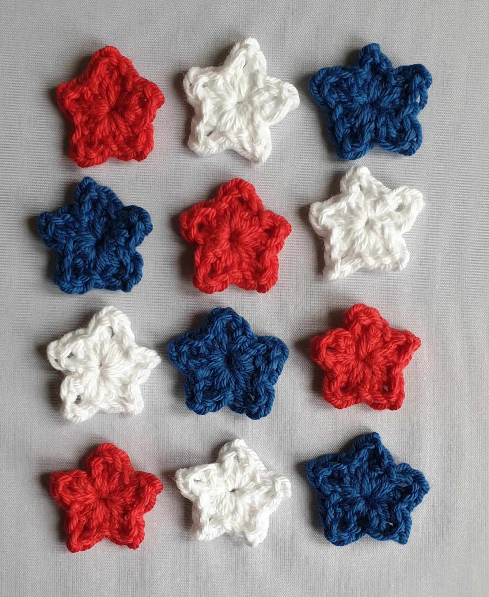 Tiny Star crochet appliques 1 set of 12 in Red White | Etsy