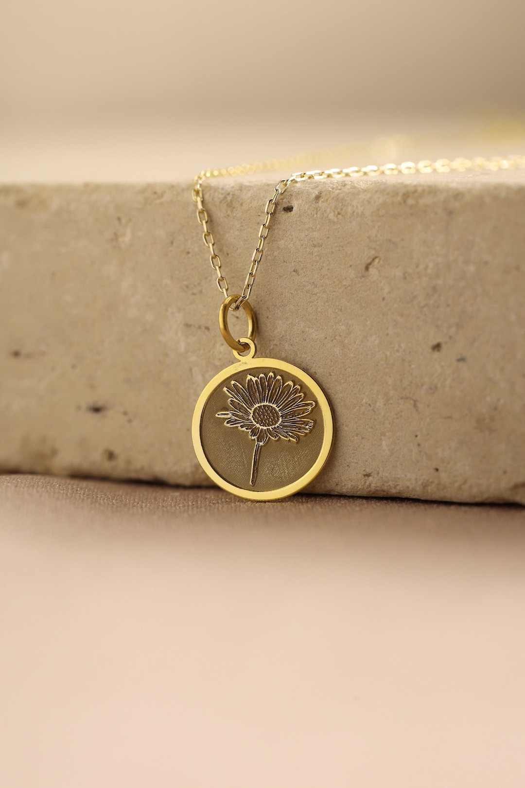 14k Solid Gold Daisy Flower Necklace , Personalized Gold Daisy Pendant ...