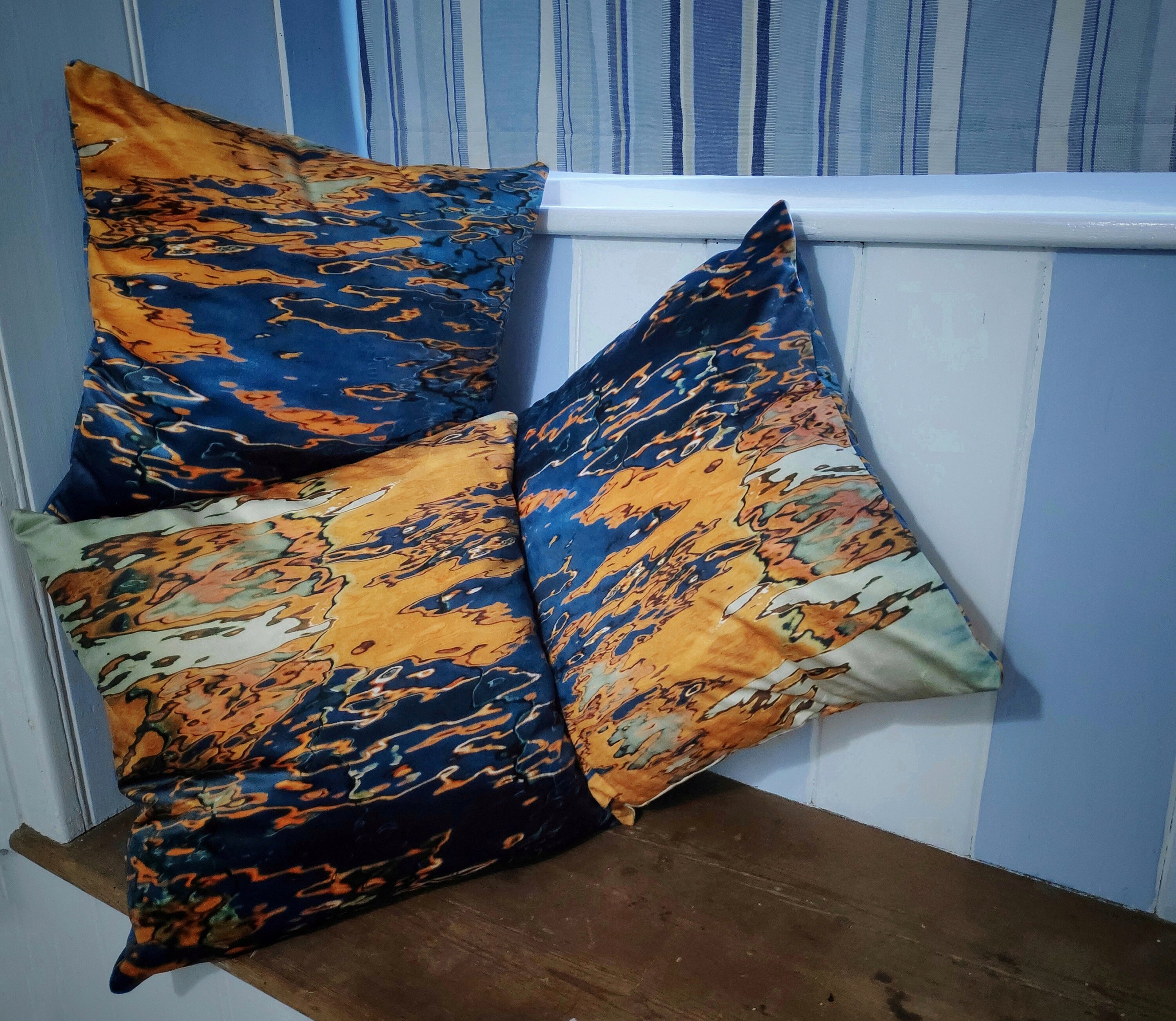 Luxury suede effect designer cushion with unique reflection - Etsy.de