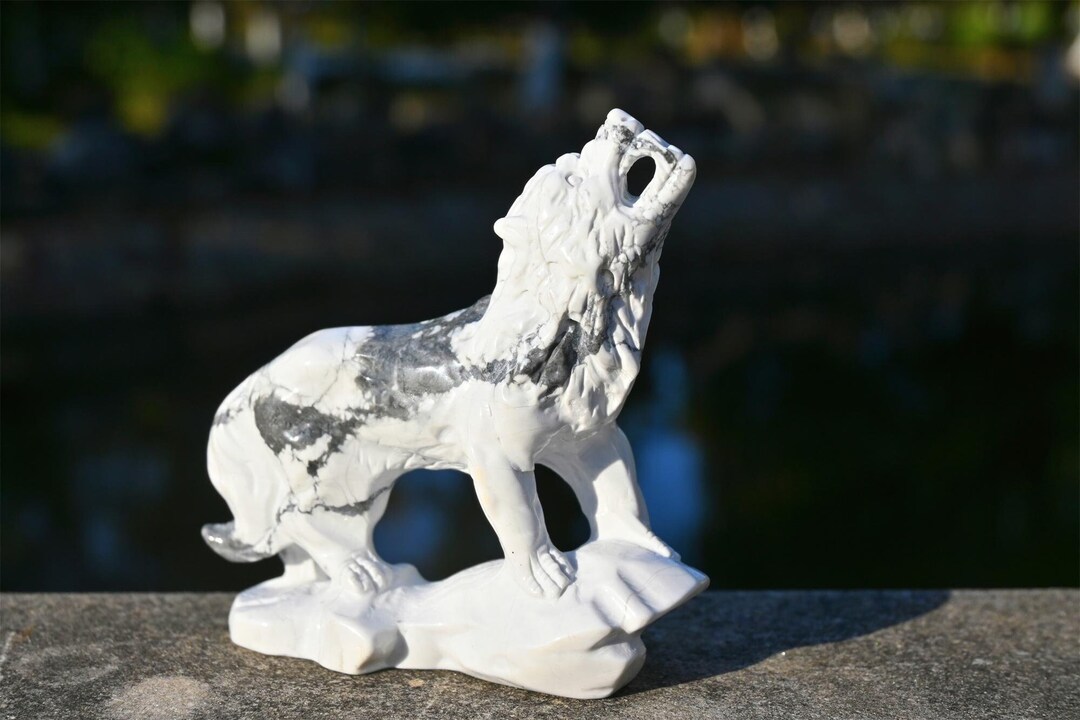 3.4'' Natural Howlite Wolf Carved， Crystal Wolf，wolf Figurine，crystal ...