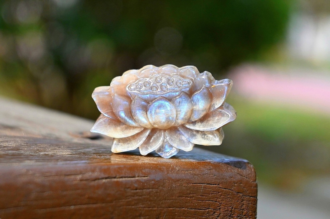 Natural Moonstone Lotus Carved，crystal Lotus Decor，crystal Pendant ...