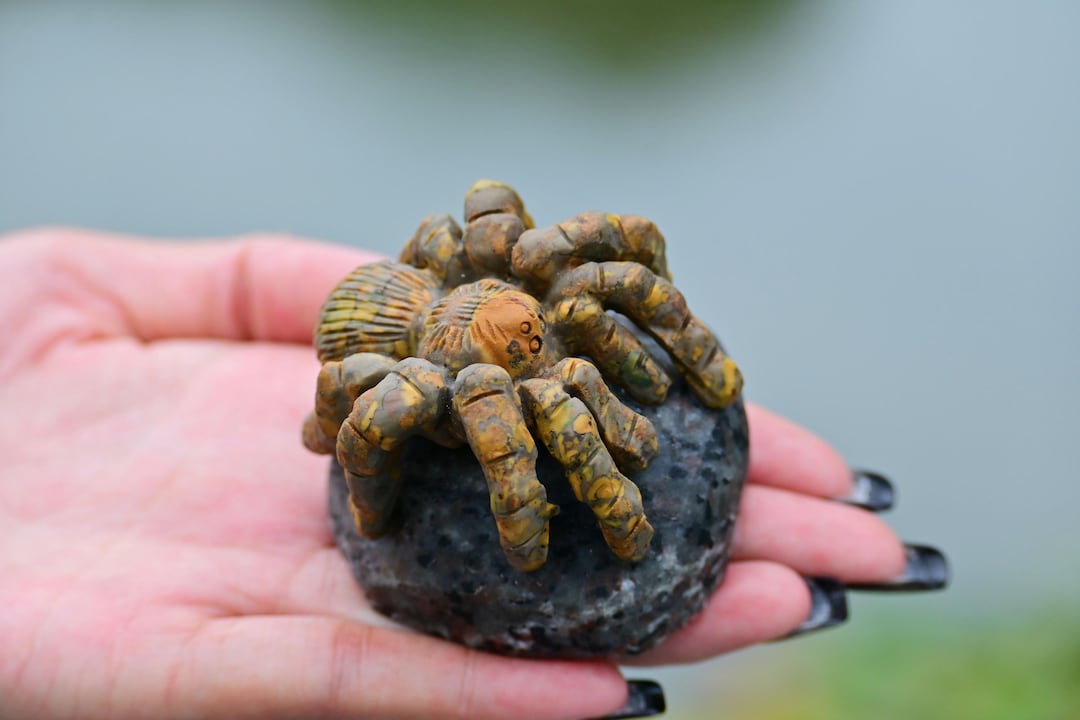 2.3'' Natural Azolite Spider，crystal Spider Carving，spider Figurine ...