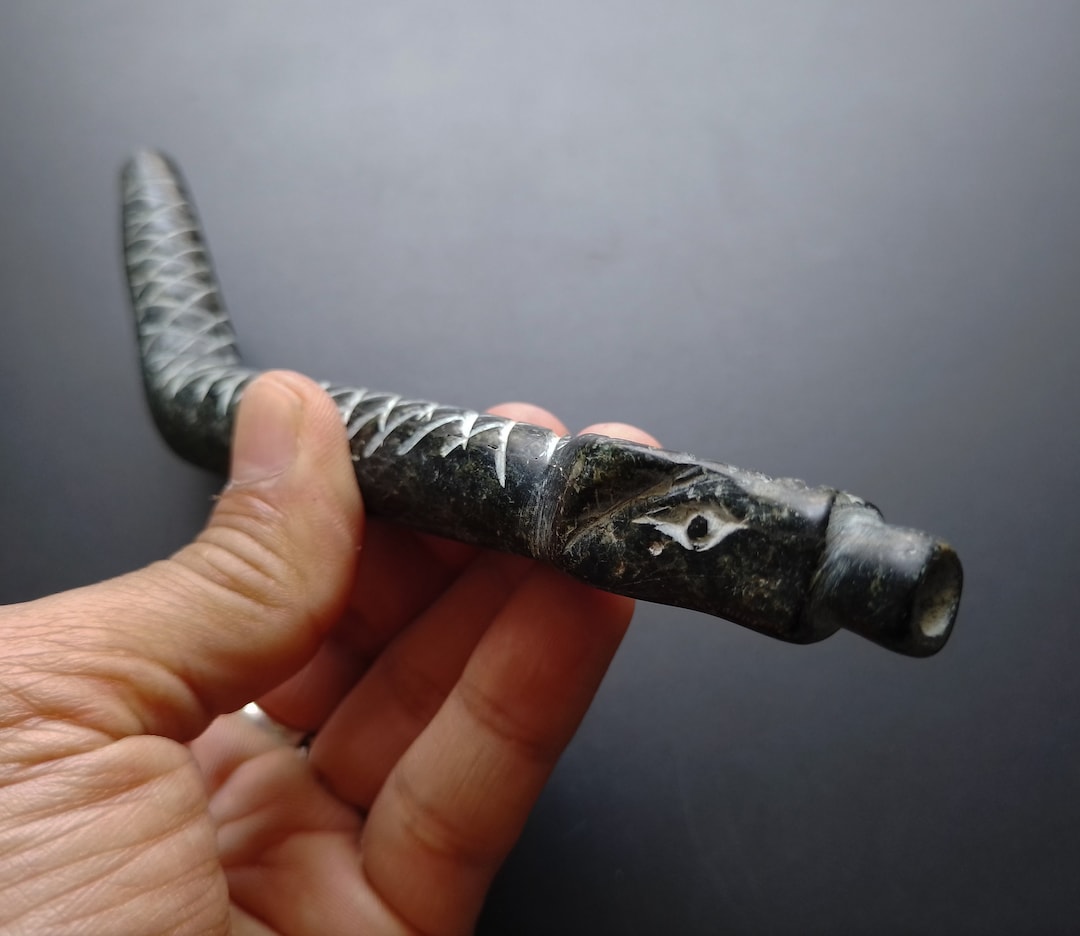Ceremonial Alligator Tepi Pipe in Black Serpentine Stone Rape ...