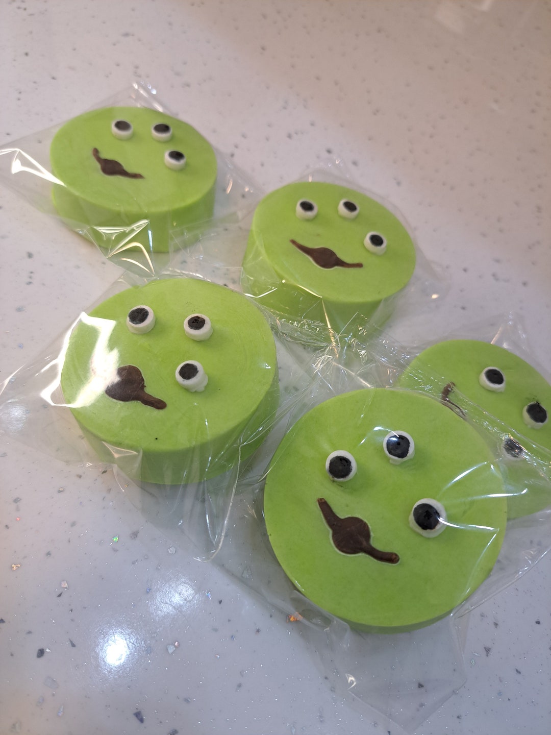 Story Toy Alien Themed, Ooh the Claw! Chocolate Covered Oreos - Etsy