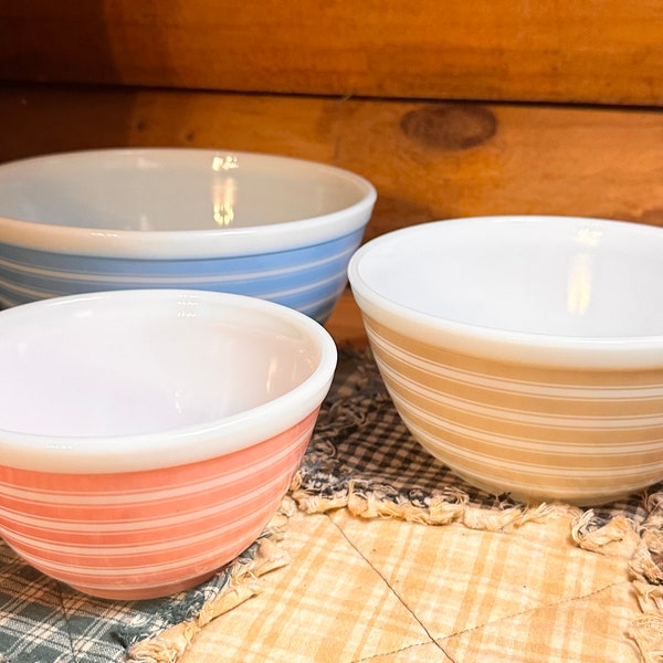 Vintage Pyrex Stripe Bowl - Etsy