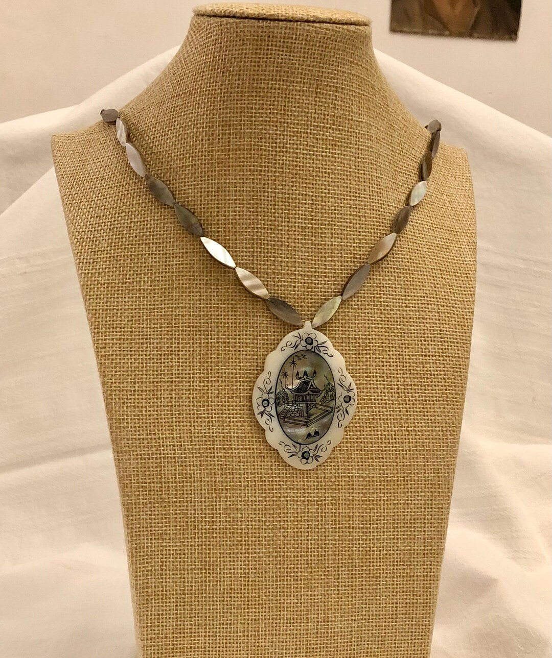 Vintage Traditional Vietnamese Engraved Mother of Pearl MOP Pendant ...
