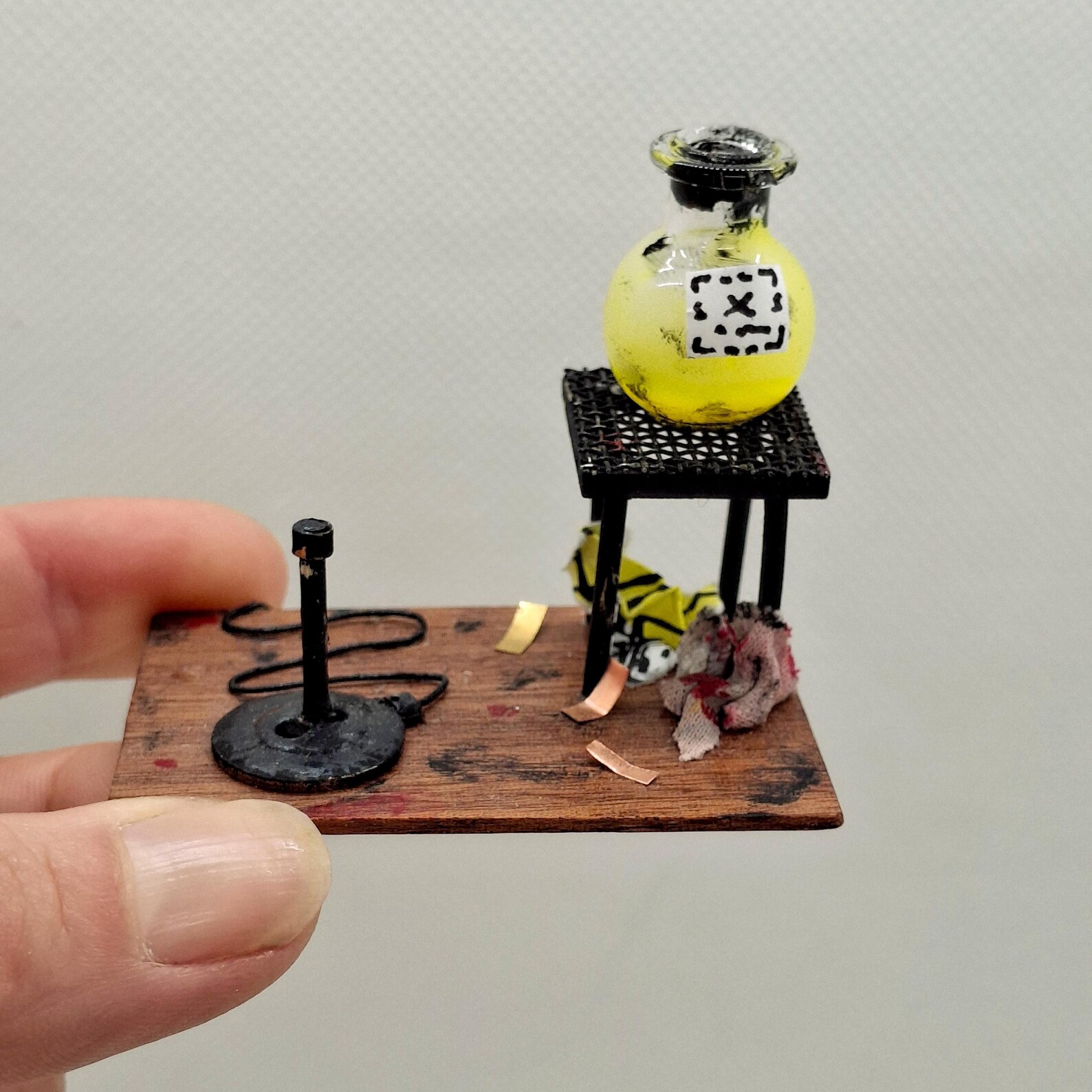 Dolls House Science, Miniature Apothecary, 1:12th Scale Chemists ...