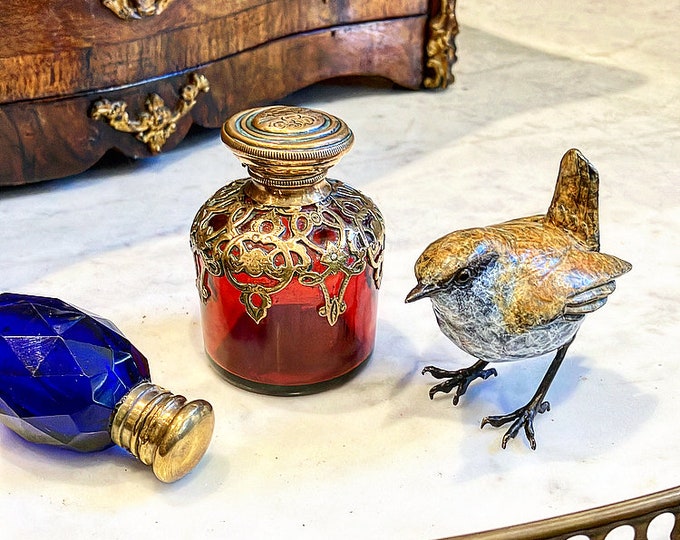 Perfume Puts the Finishing Touch to Elegance the Countess Said Holding ...