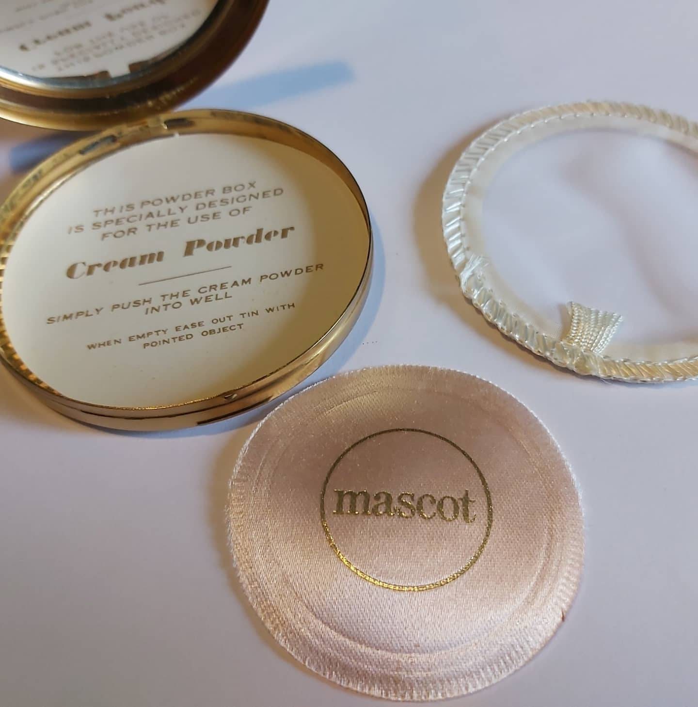 Mascot Circa 1960s Gold Powder Compact Loose Powder Compact - Etsy UK