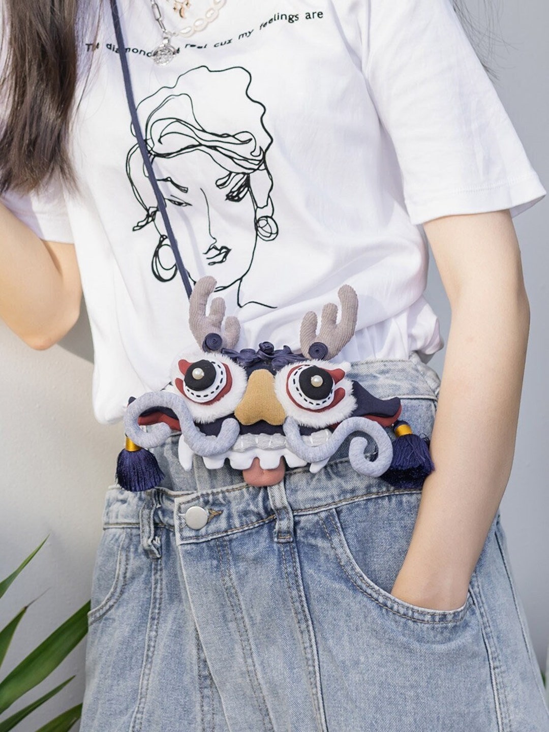 Traditional Chinese Embroidered Dragon Coin Purse. Cartoon Mini Wallet ...