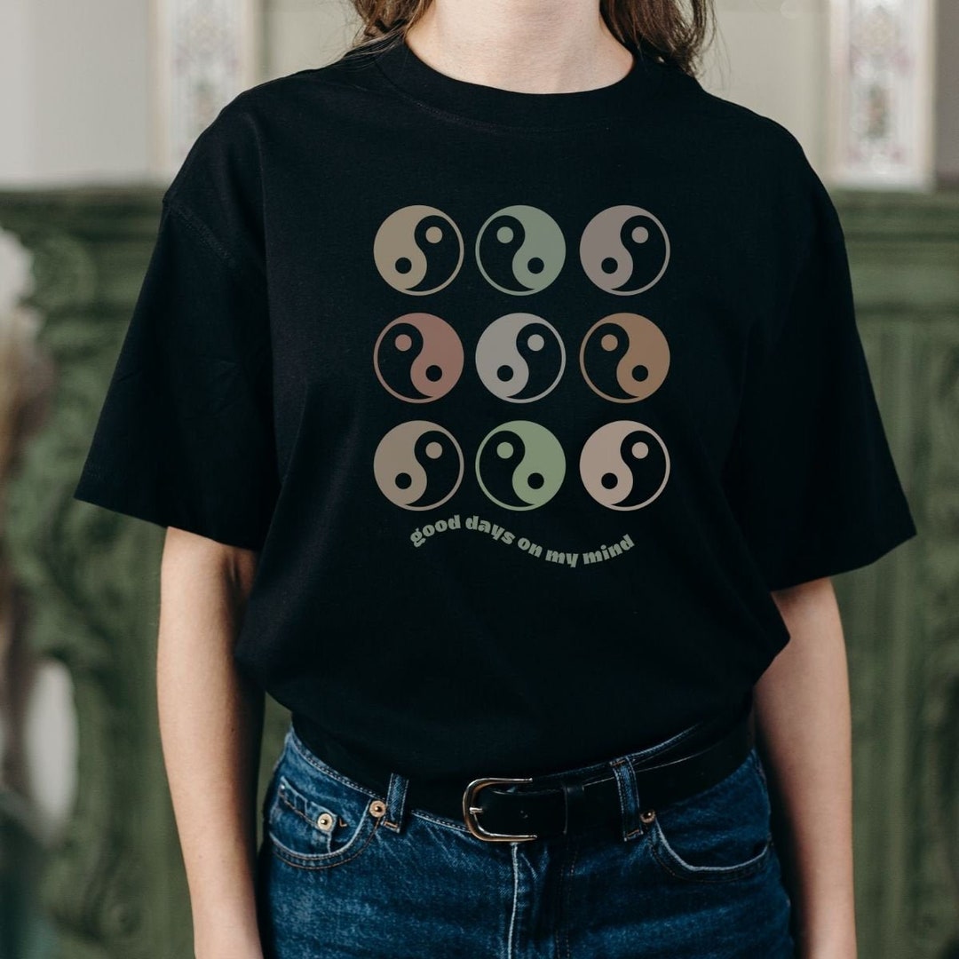 Good Days Aesthetic Shirt Mental Health Shirt Indie Clothing Ying Yang ...