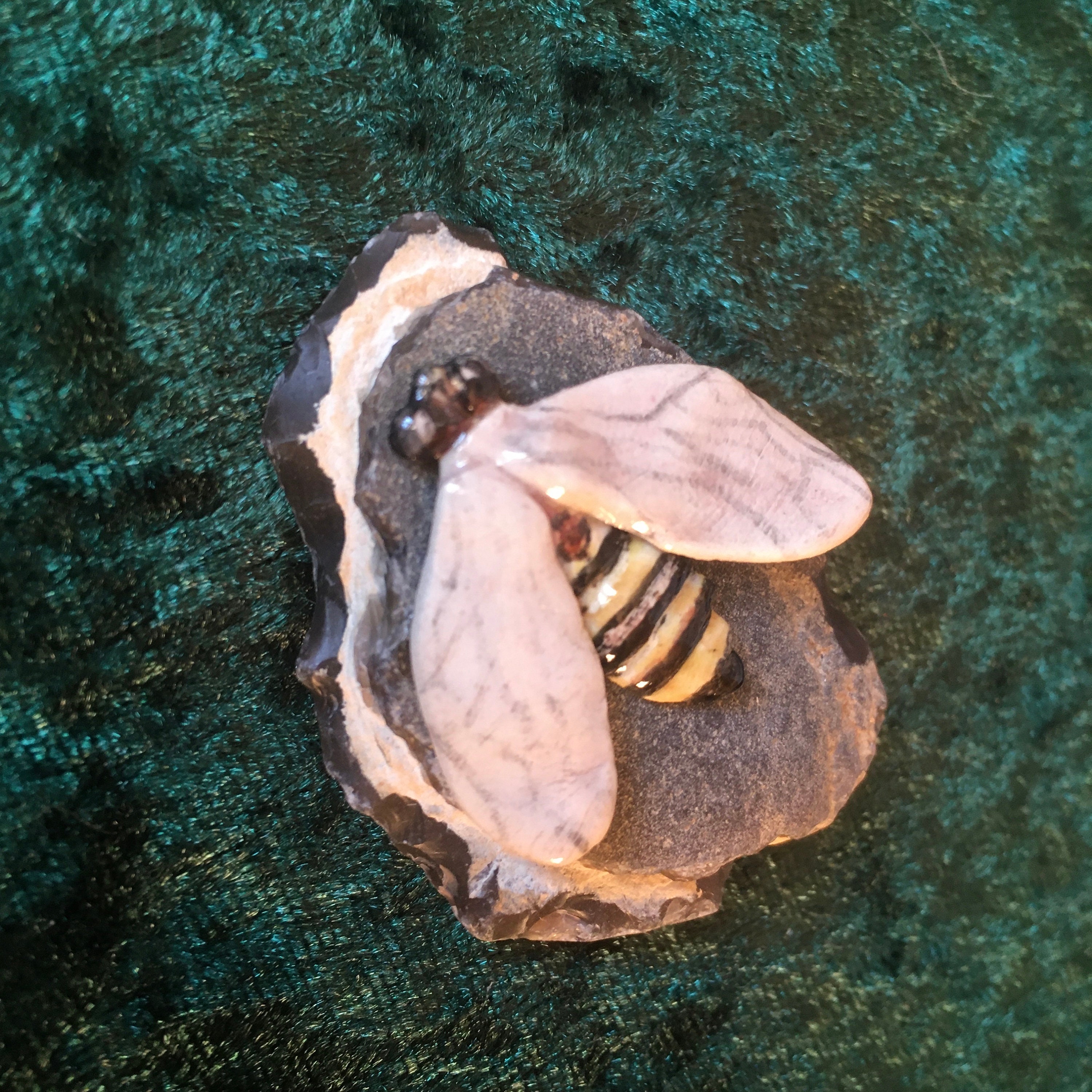 Bee Pebble Sculpture - HONEY SANDWICH - Etsy Canada