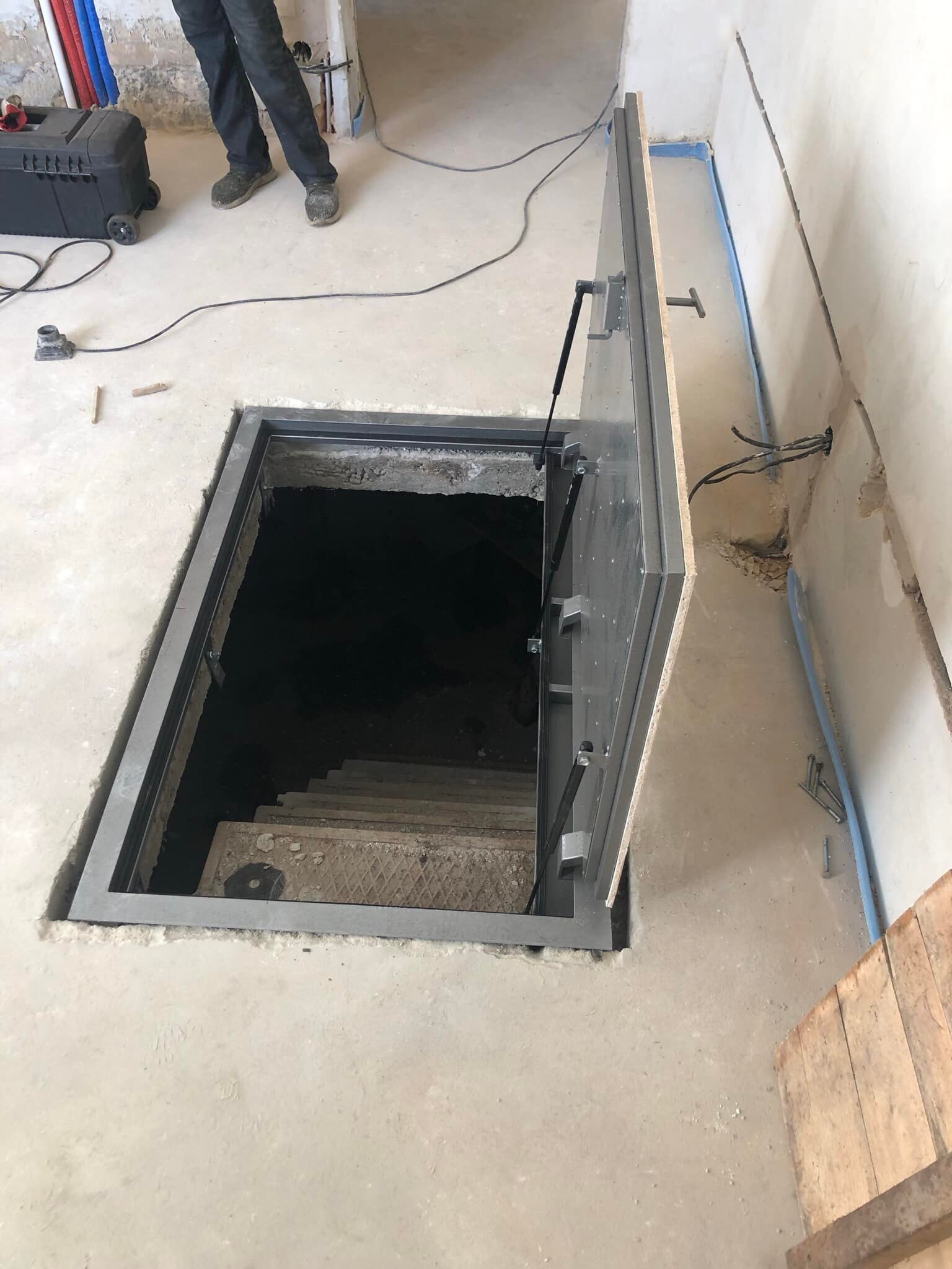 Easy Cellar and Basement Access Floor Hatch Door With Gas Struts Hidden ...