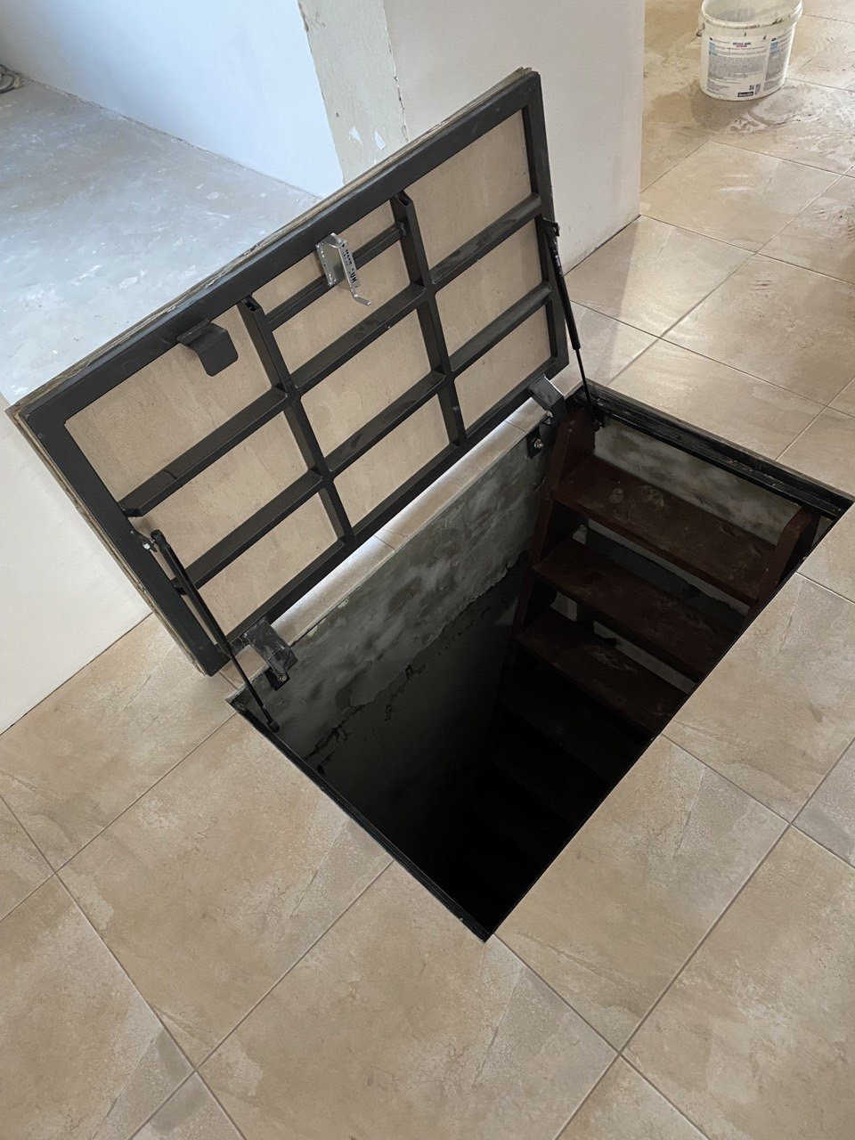 Floor Hatch Door for Cellar and Basement Invisible Access Hatch Metal Trapdoor With Gas Struts ...