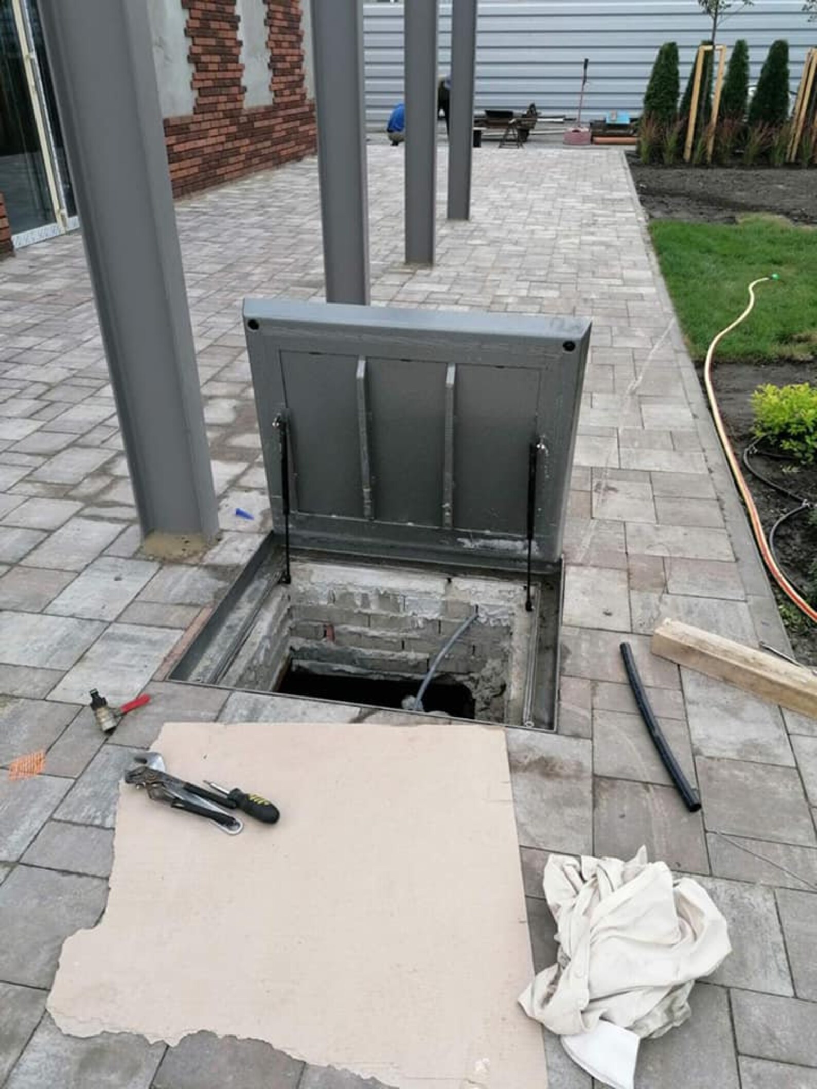 Custom Outdoor Hatch for Pavement and Sidewalk Access Hatch Door for ...