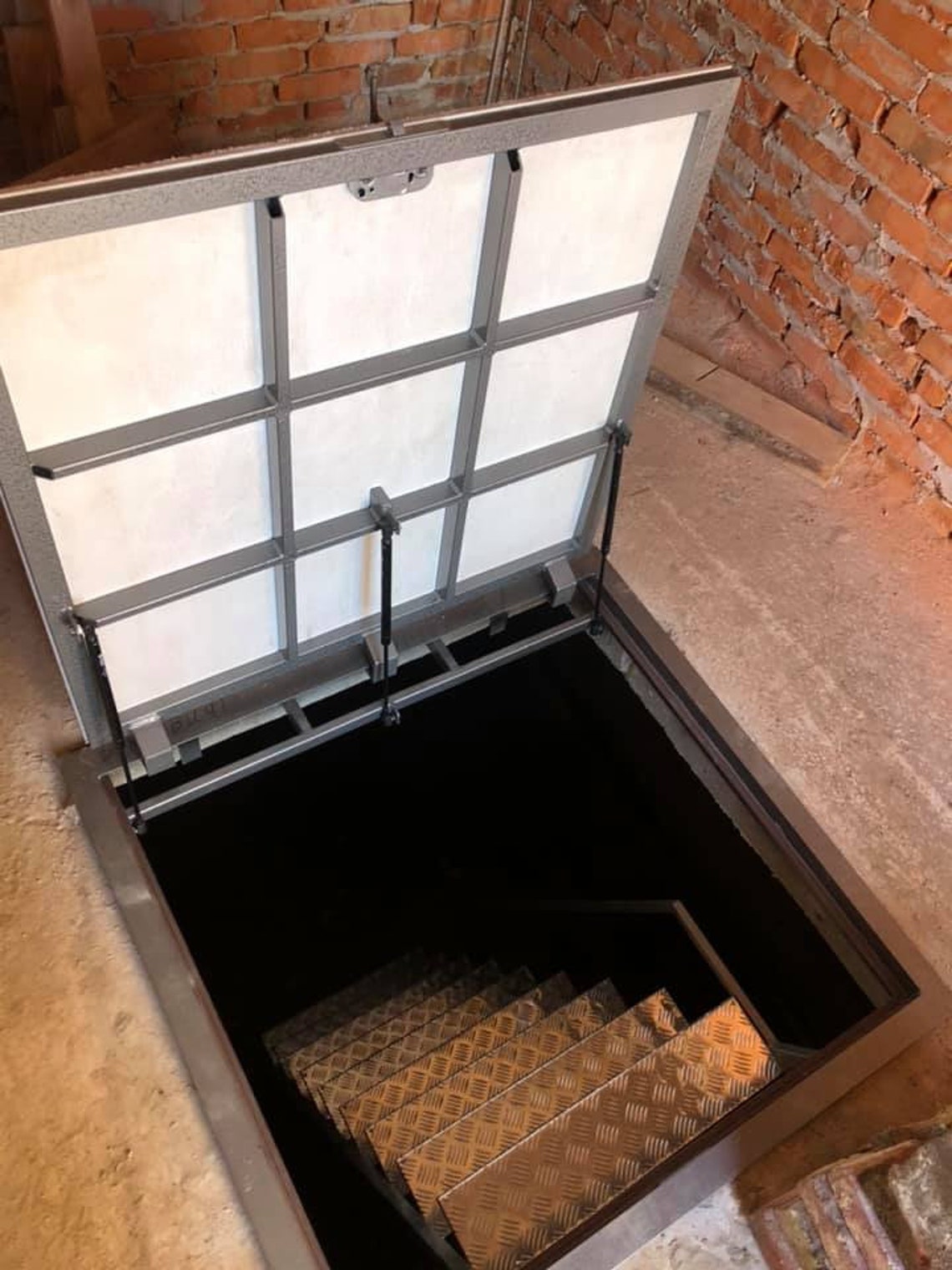 Custom Hatchway to Cellar and Basement Floor Hatch Door Sewer Access ...