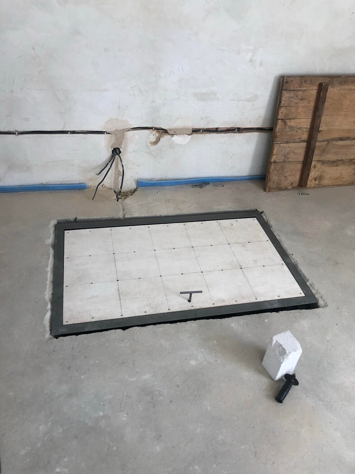 Easy Cellar and Basement Access Floor Hatch Door With Gas Struts Hidden ...