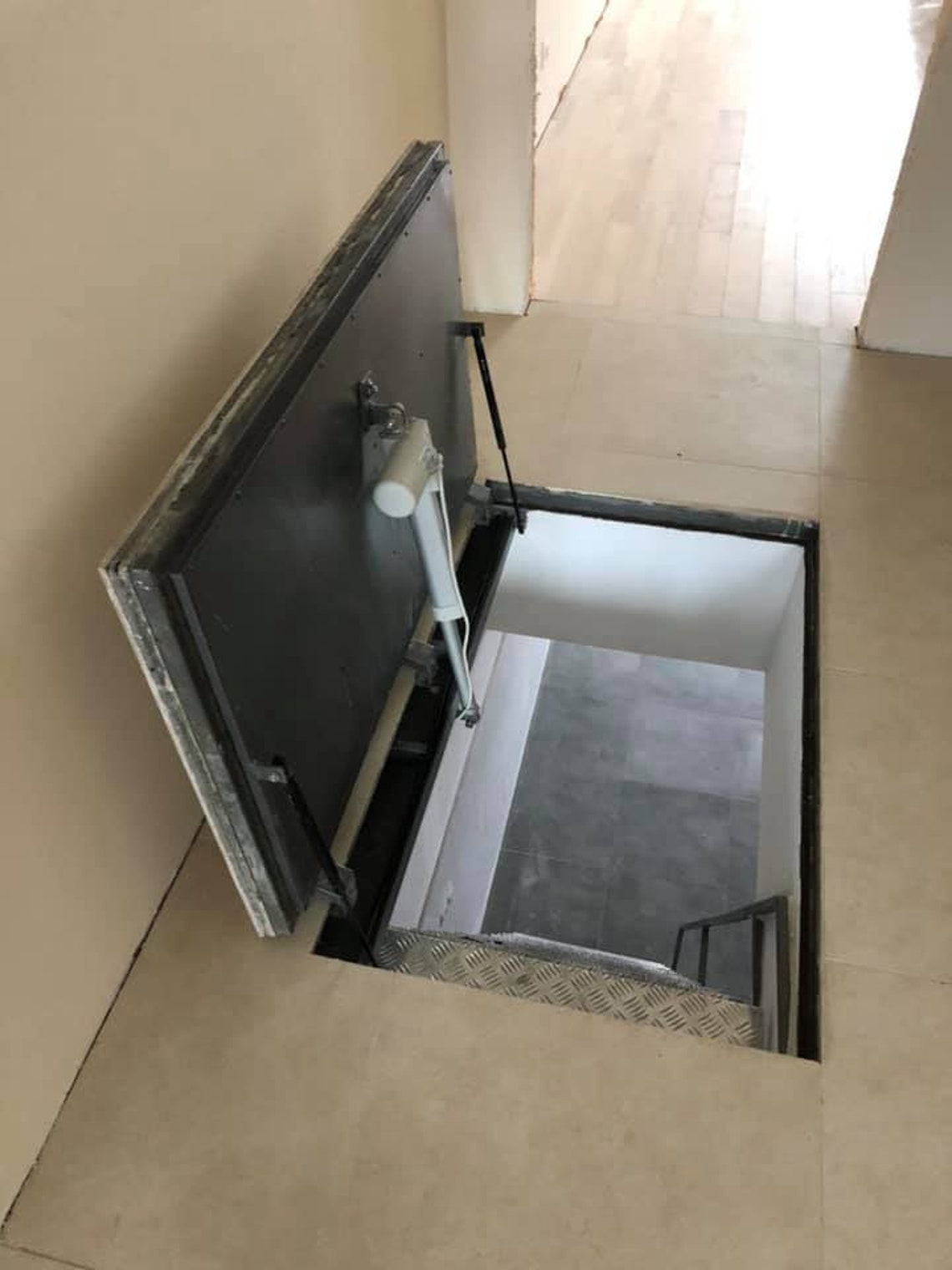 Electric Driven Hatch Door for Basement Cellar Motorized Trapdoor With ...