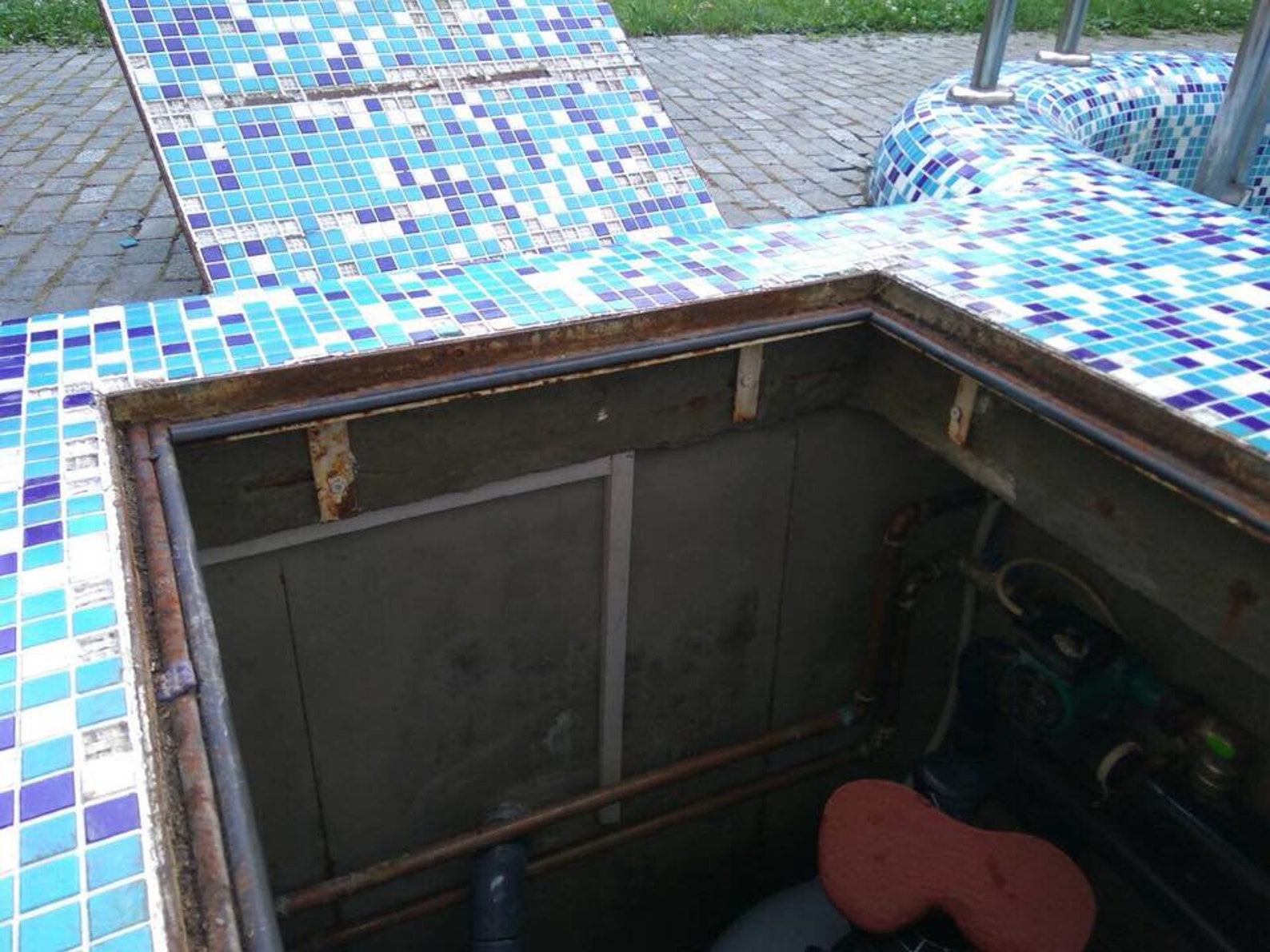 Swimming Pool Hatch Door in Ceramic Tile Floor Insulated Trapdoor for ...