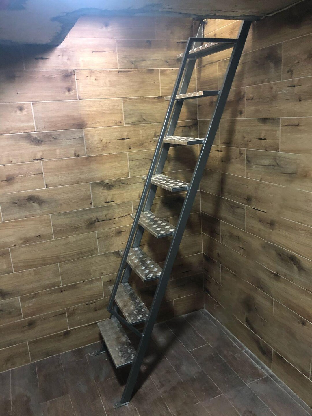 Custom-sized Steel Ladder With Aluminum Tread Steps Metal Stairs With ...