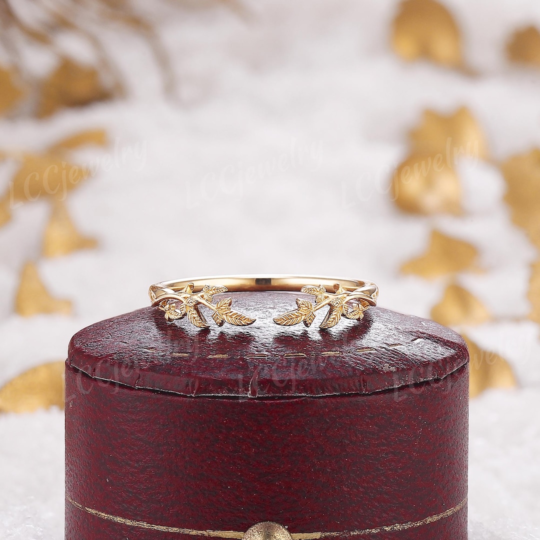 Lorien Leaf Curved Wedding Band, Dainty 14K Solid Gold Nature Inspired ...