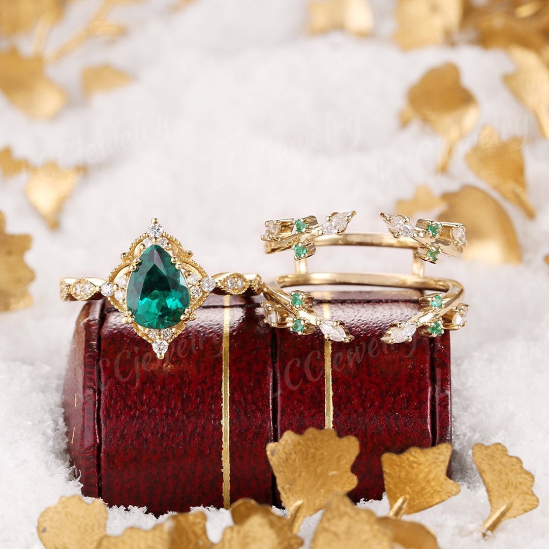 Vintage Pear Cut Emerald Engagement Ring Set Yellow Gold Emerald ...