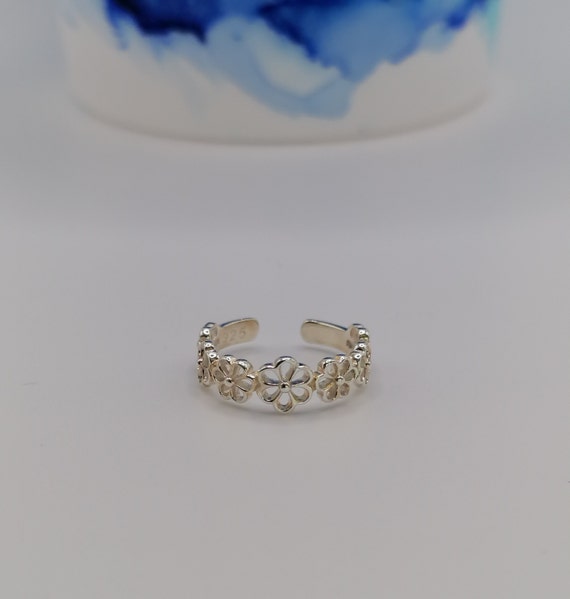 Sterling Silver Flower Toe Ring - Etsy