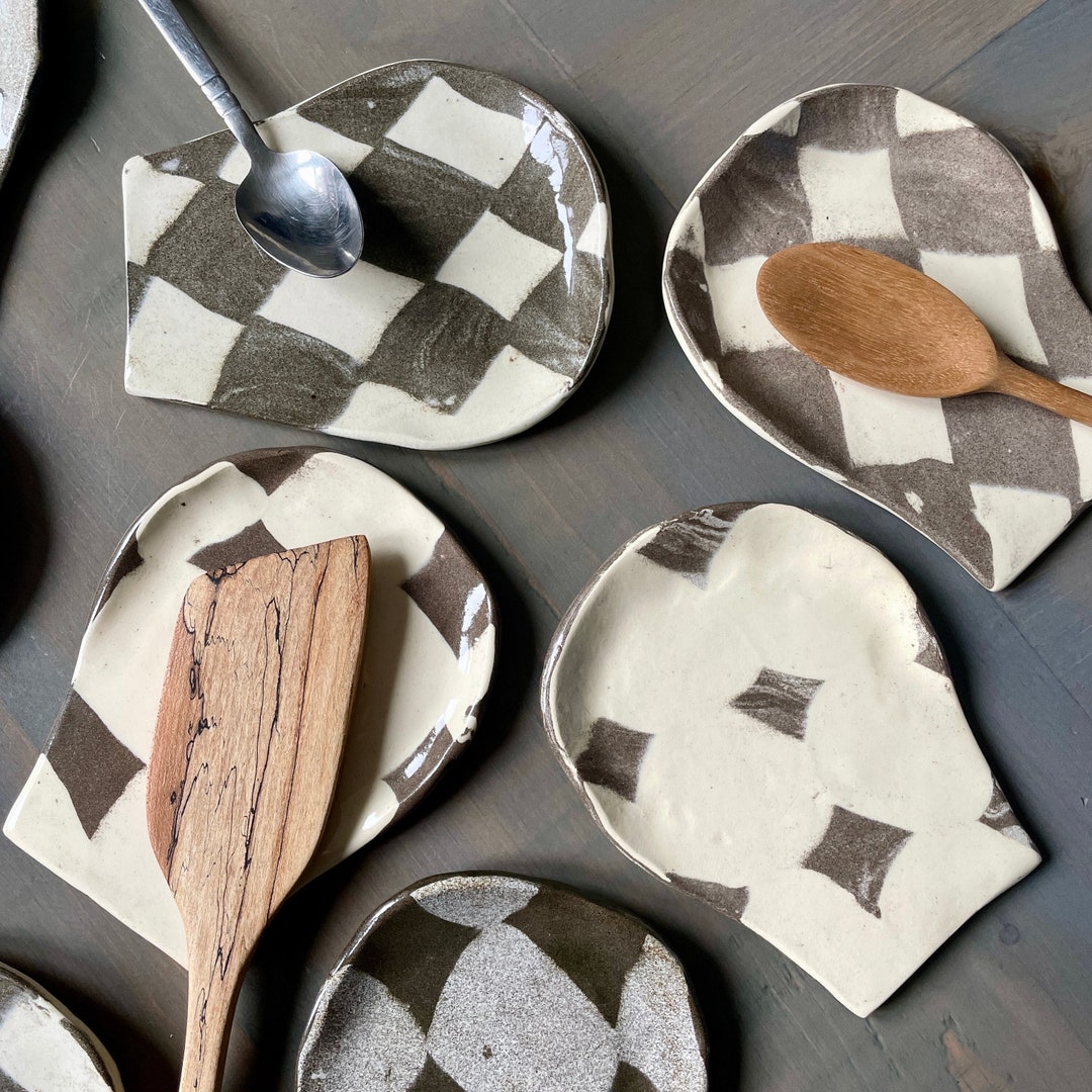 NEW Modern Checkered Spoon Rest Organic Shape Speckled Mix Clay Spoon ...