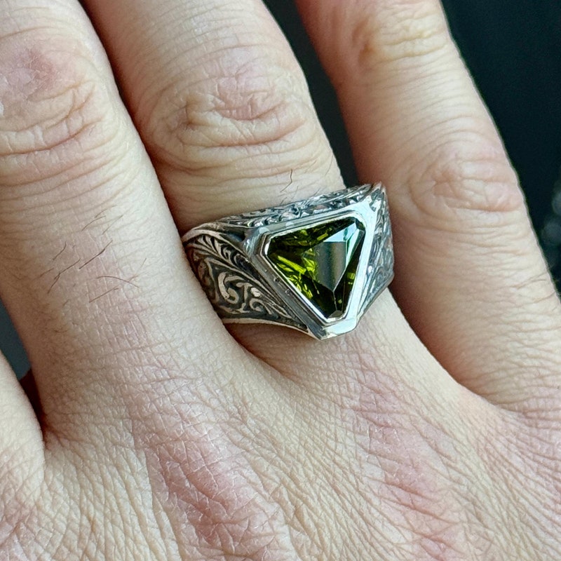 Hand Engraved Emerald Ring - Etsy