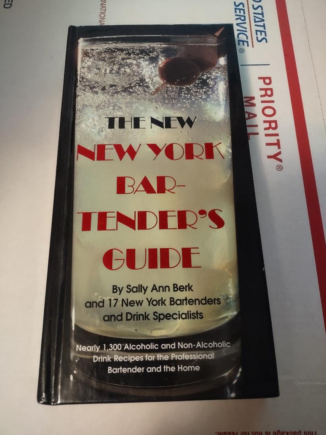 The New York Bartender's Guide : Nearly 1,300 Alcoholic and Non-alcoholic Drink Recipes for the ...