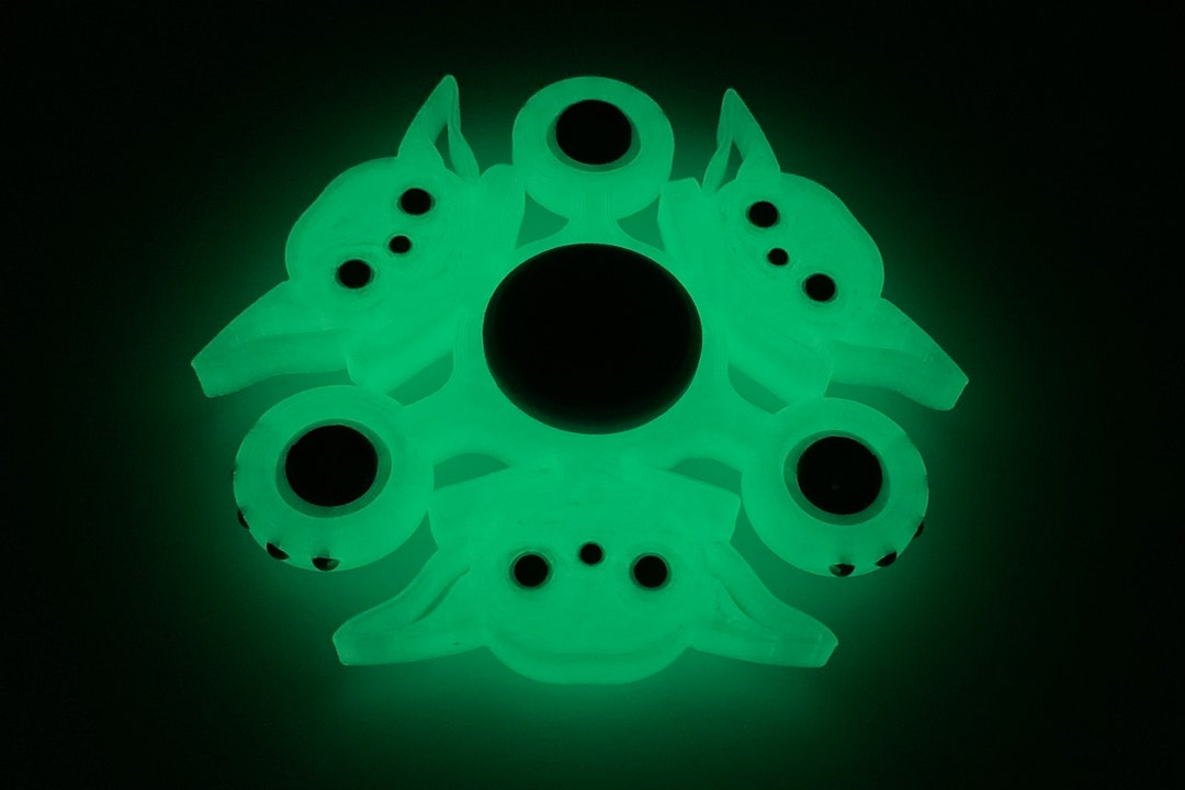 The Baby Yoda (grogu) - Glow-in-the-dark Green Fidget Spinner | Spinny ...