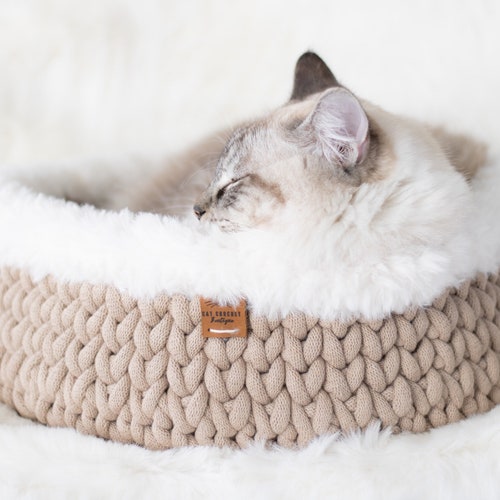 Chunky Chrochet Cat Bed / Basket - Etsy Canada