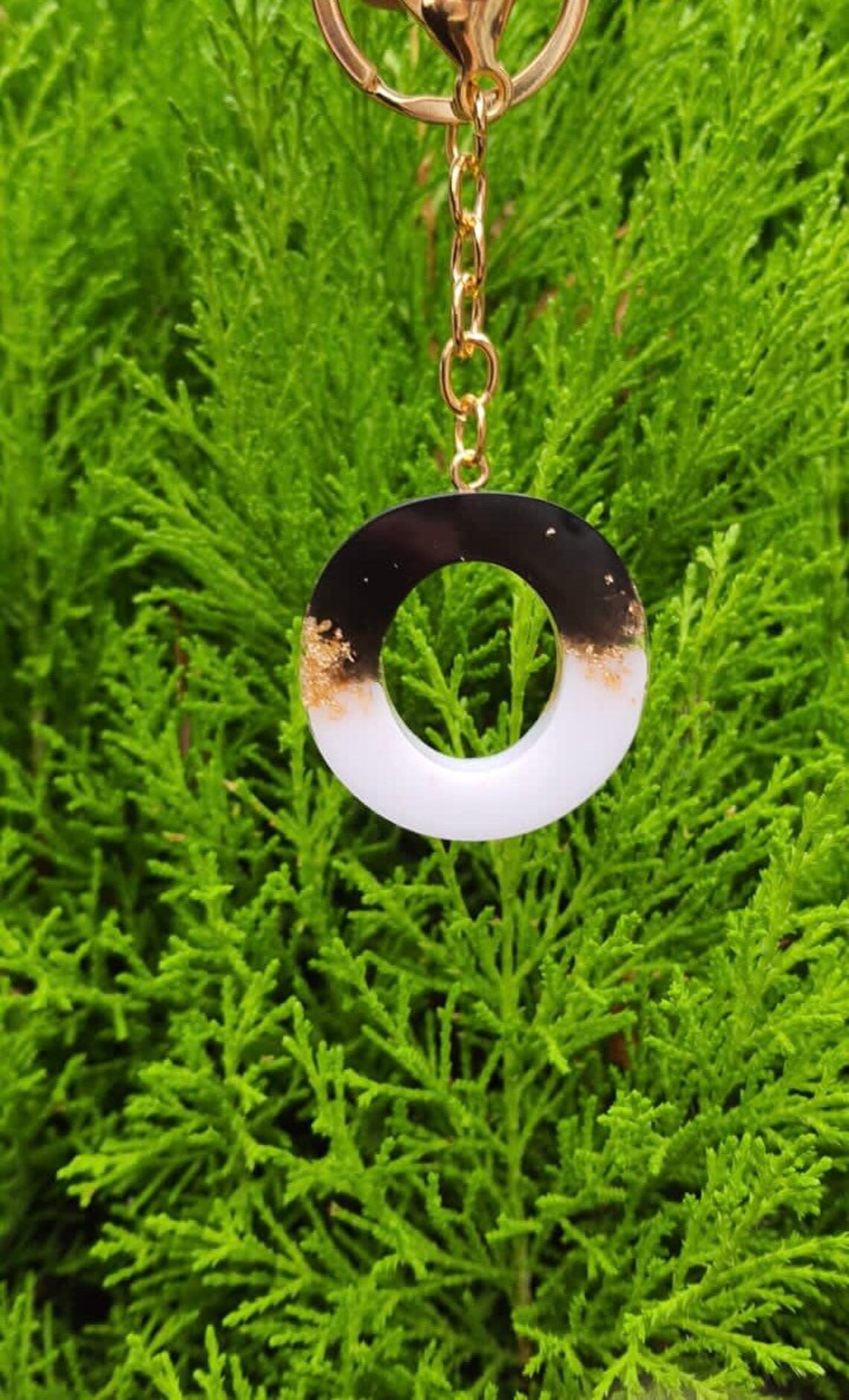 Custom Handmade epoxy resin keychain Black and white with gold | Etsy