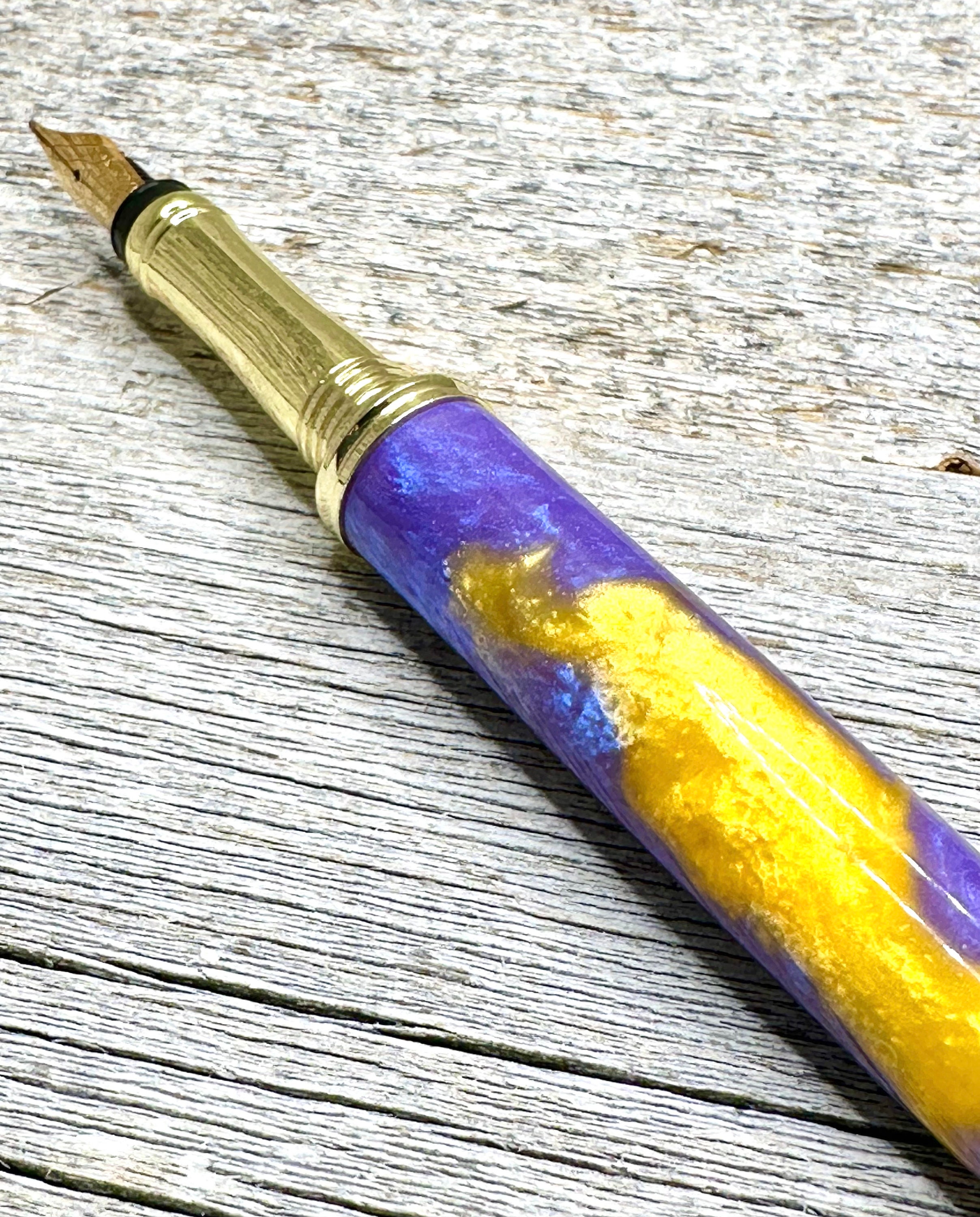 Aston Martin Fountain Pen in A Gold Finish, With A Beautiful Black ...