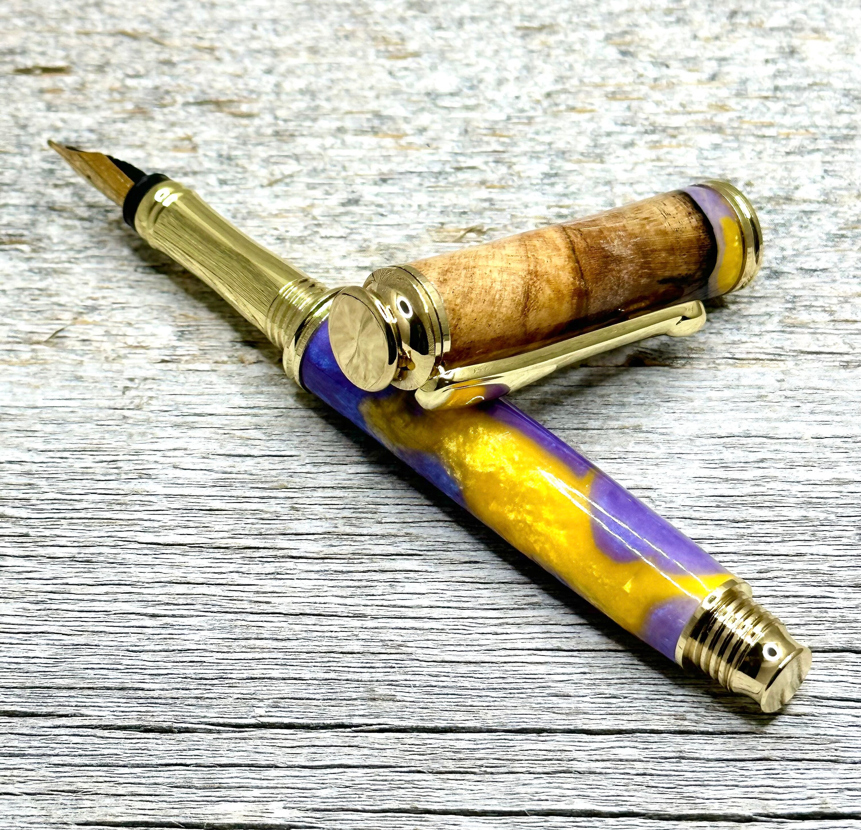 Aston Martin Fountain Pen in A Gold Finish, With A Beautiful Black ...