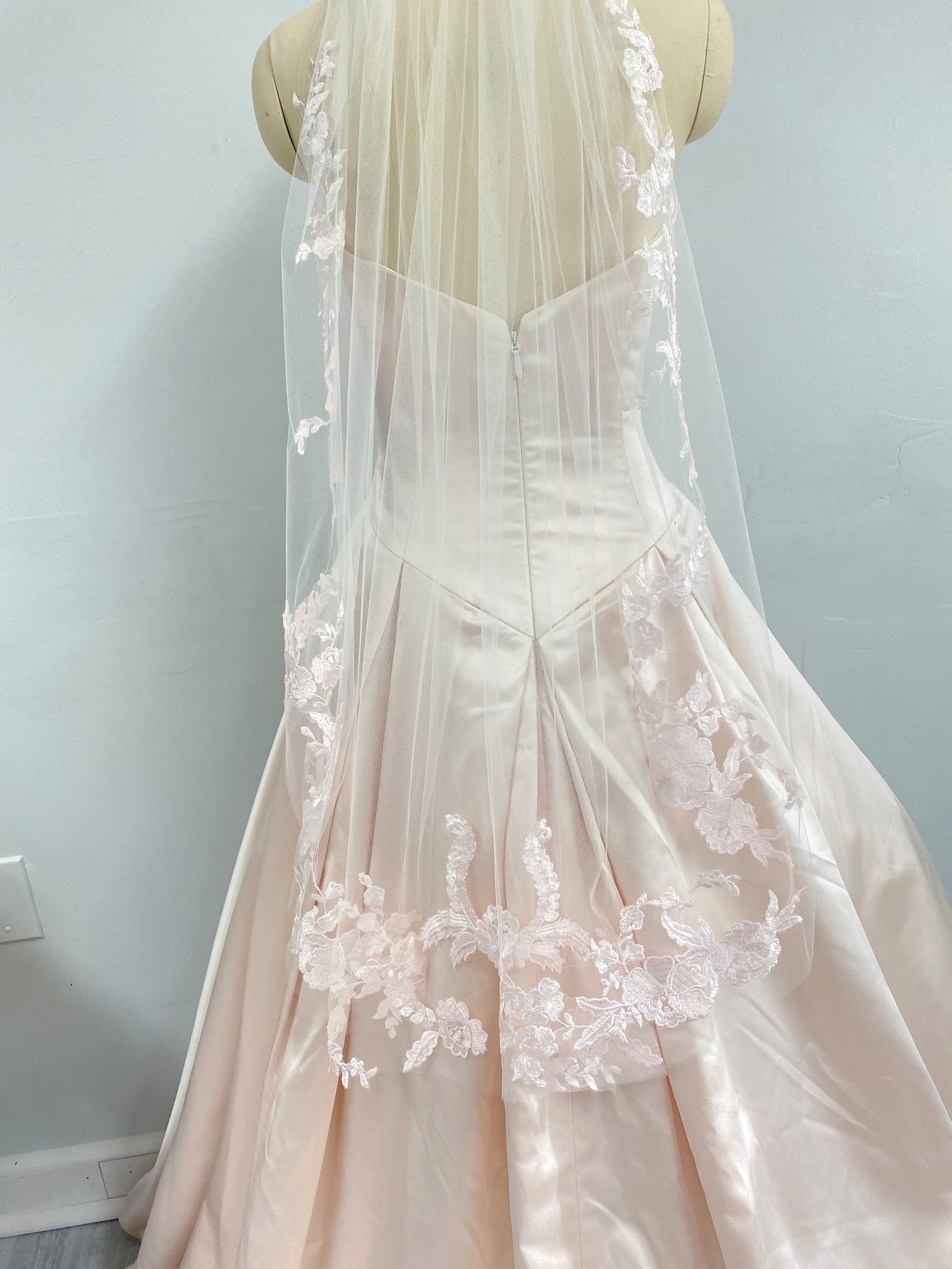 Bridal Blush Pink Veil, Fingertip Length Wedding Veil, Romantic Blush ...